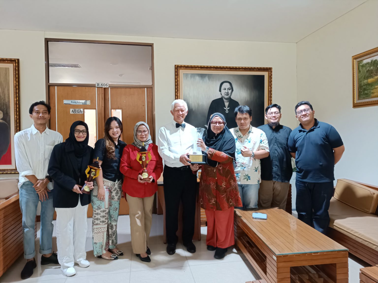 Mahasiswa Magister Kenotariatan Unpas Rebut Kembali Piala Bergilir ...